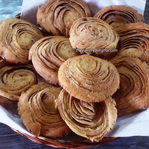 Verki puri recipe | How to make crispy varki puri | Layered puri recipe