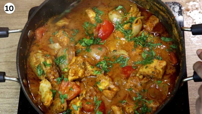 Chicken Dopiaza (Indian Restaurant Style) - The Yummy Delights